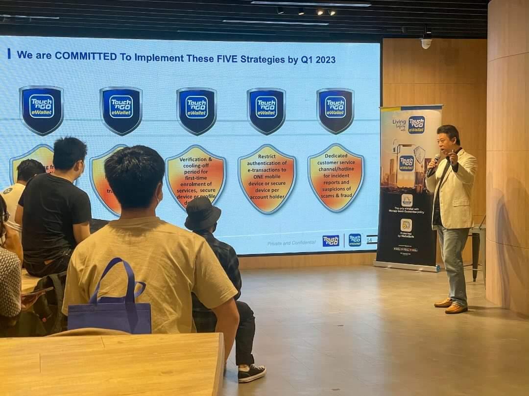 使用新设备登录TNG eWallet户口有冷静期，或需等待至少12小时才能用！