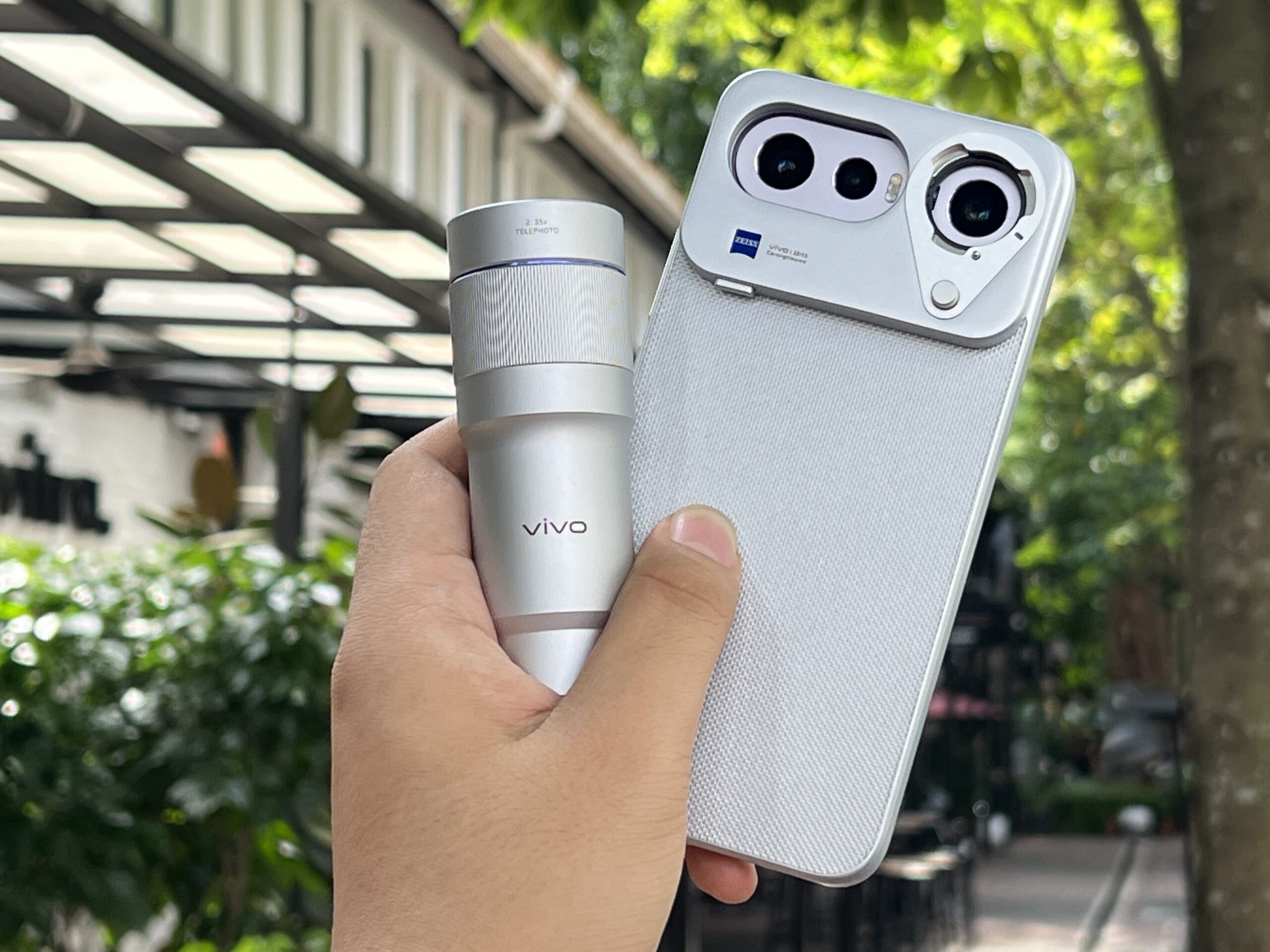 vivo X300 FE评测：小屏轻旗舰，就连“大炮”也很轻！虽是FE但落差不会太明显 - Zing Gadget